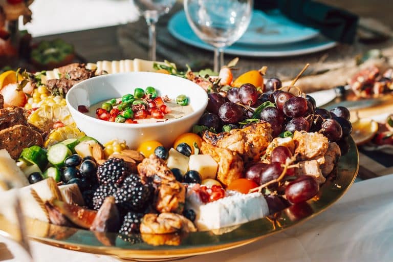 16 Easy & Delicious Beach Party Appetizers